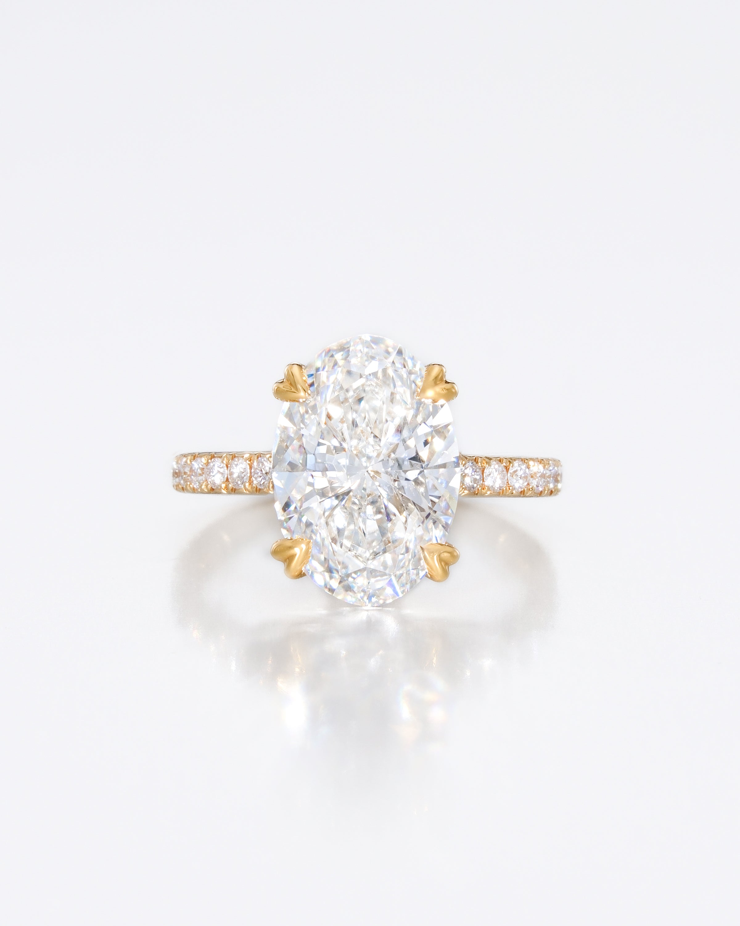 Oval Herat Claw Ring – ⅡA Diamond