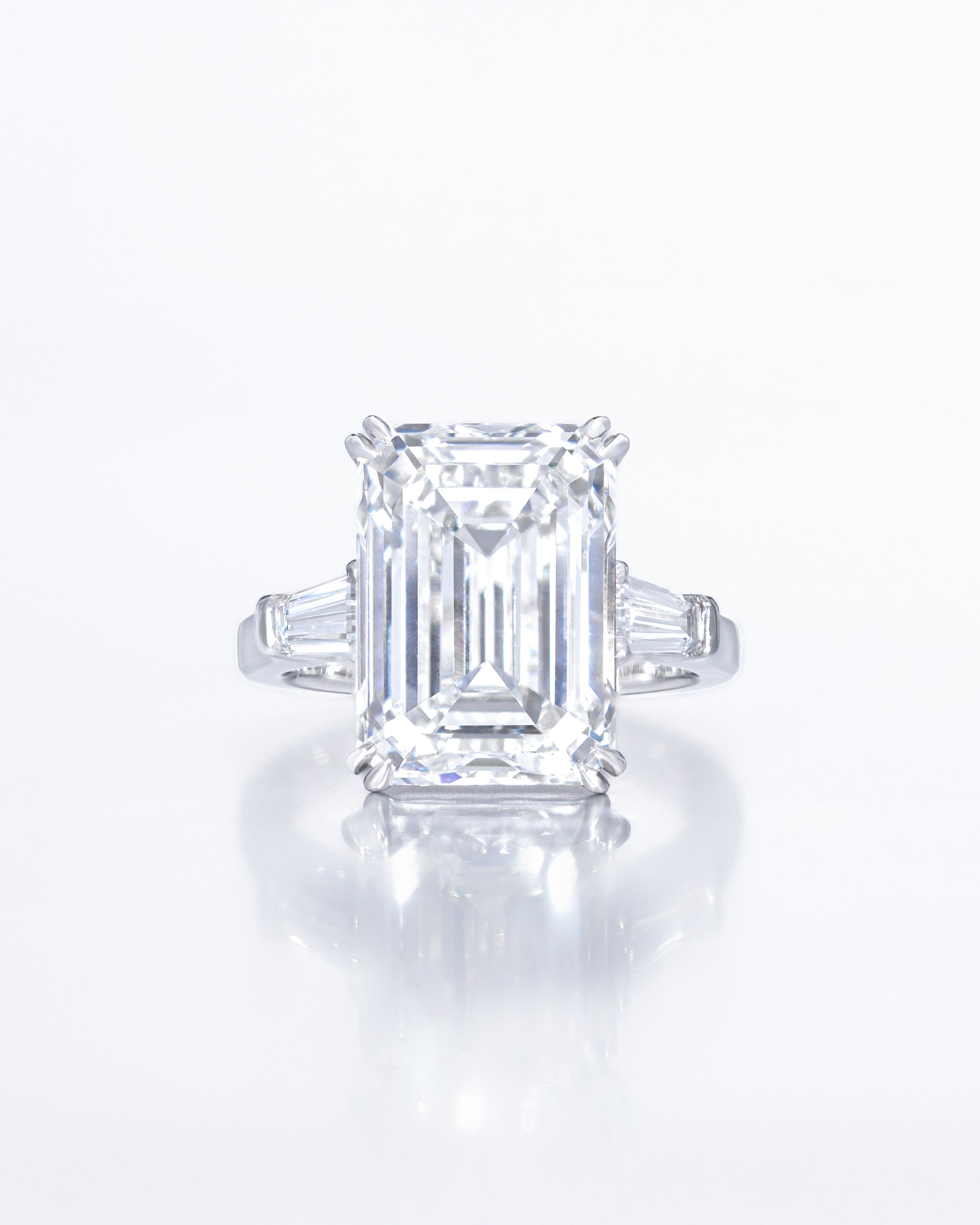 Emerald Side Taper Ring – ⅡA Diamond