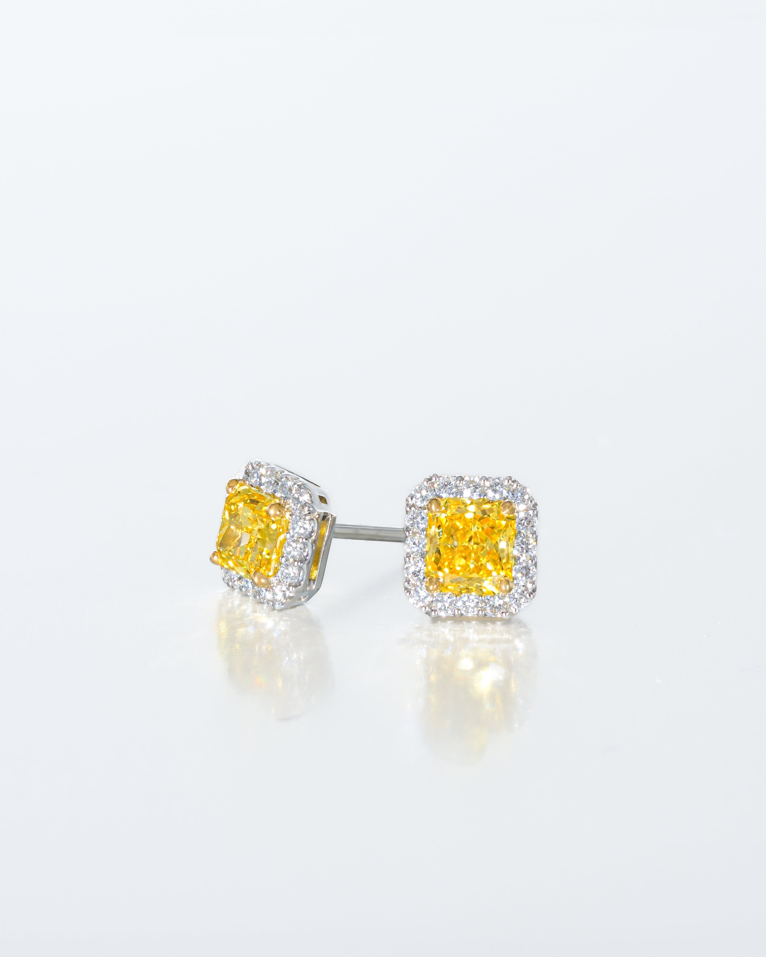 Vivid Yellow Radiant Stud – ⅡA Diamond